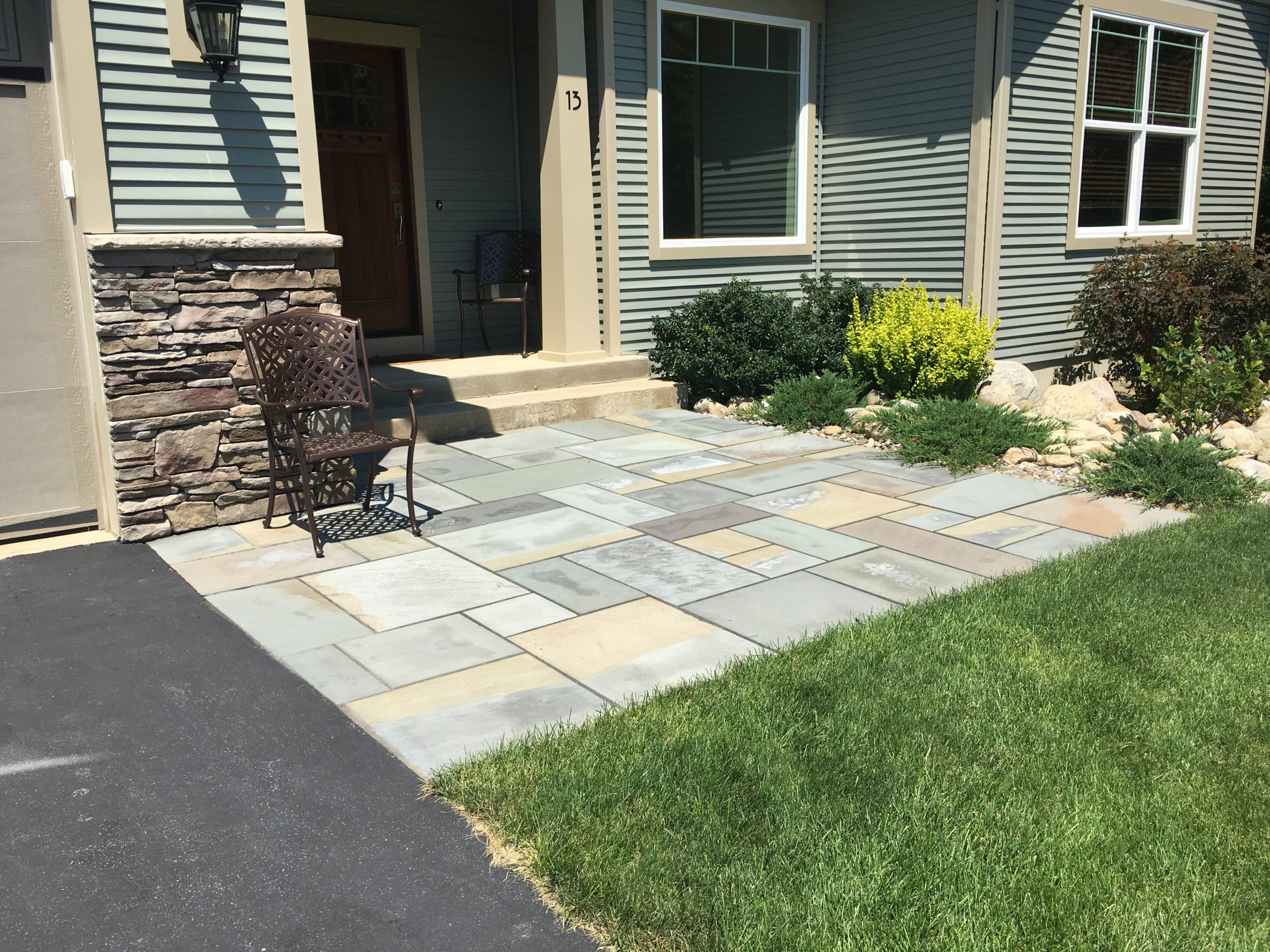 Circular Dimensional Bluestone Patios - Grasshopper Gardens